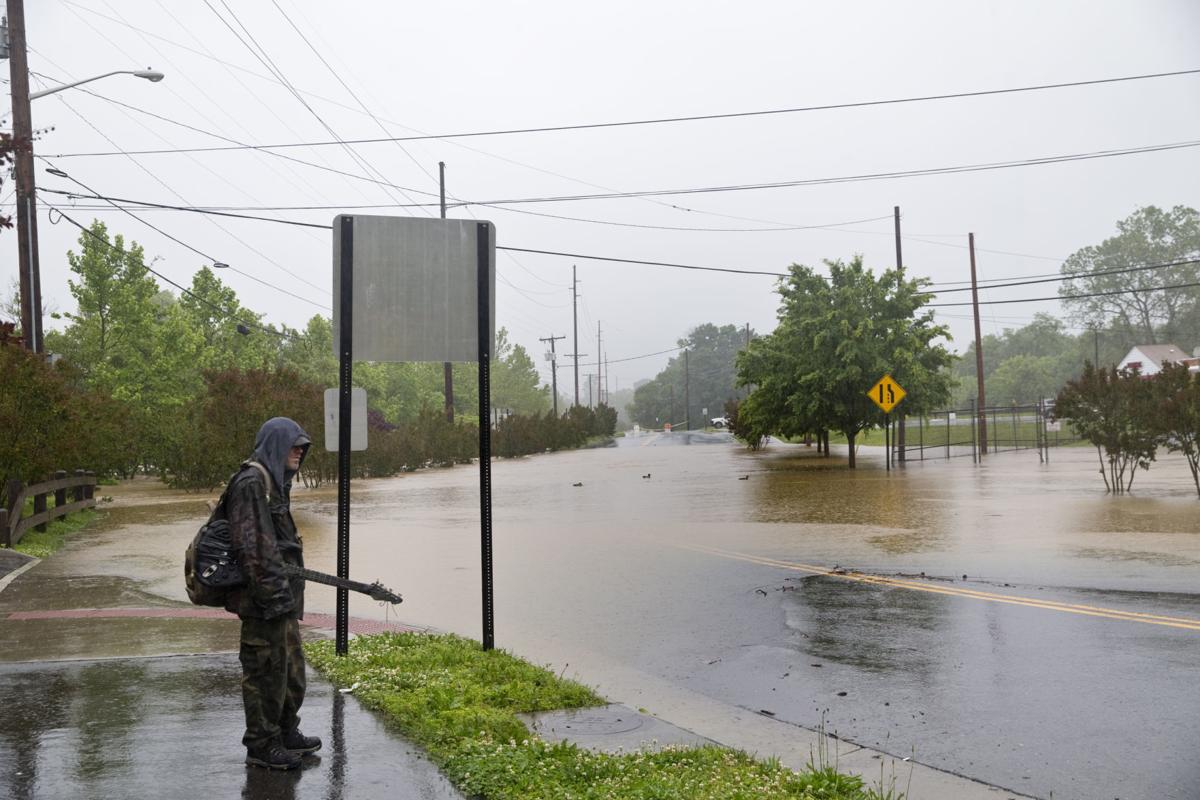Flooding forces evacuations, rescues in Roanoke as river nears 16-foot ...