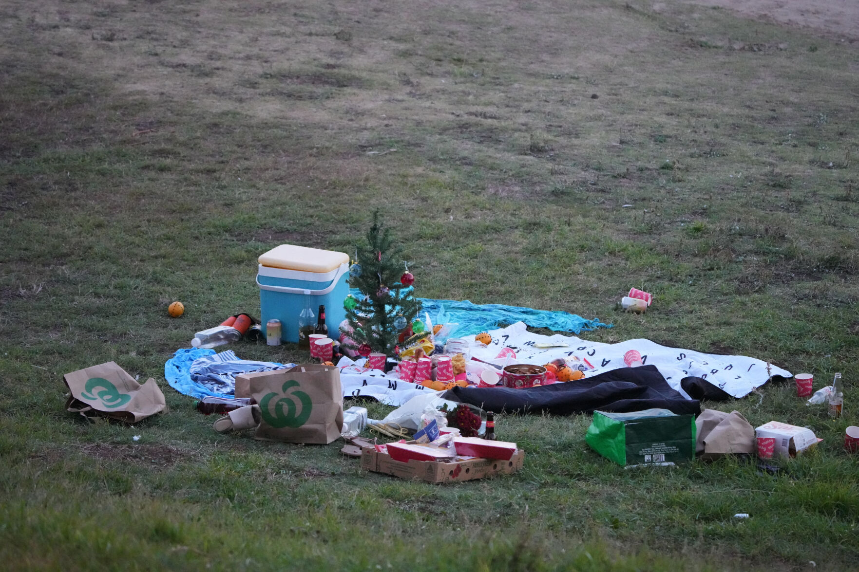 Australia: Gunmen kill 15 in attack on Hanukkah celebration