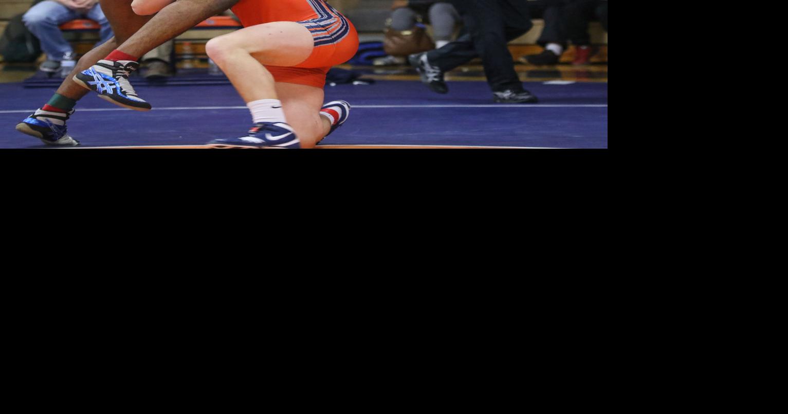 Lee-Davis wrestling rolls at its own Holiday Classic event