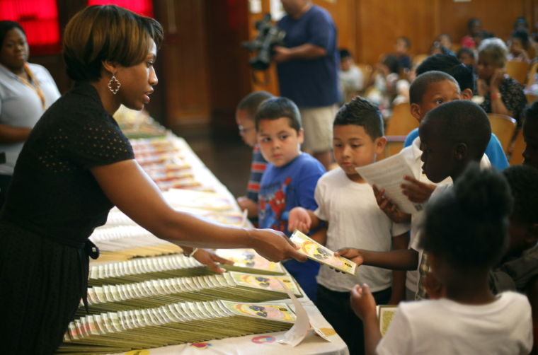 Communities in Schools gives 10,000 books to area students