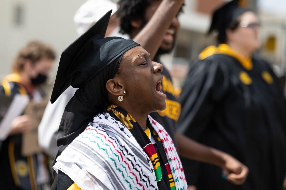 VCU students walk out on Gov. Youngkin at graduation