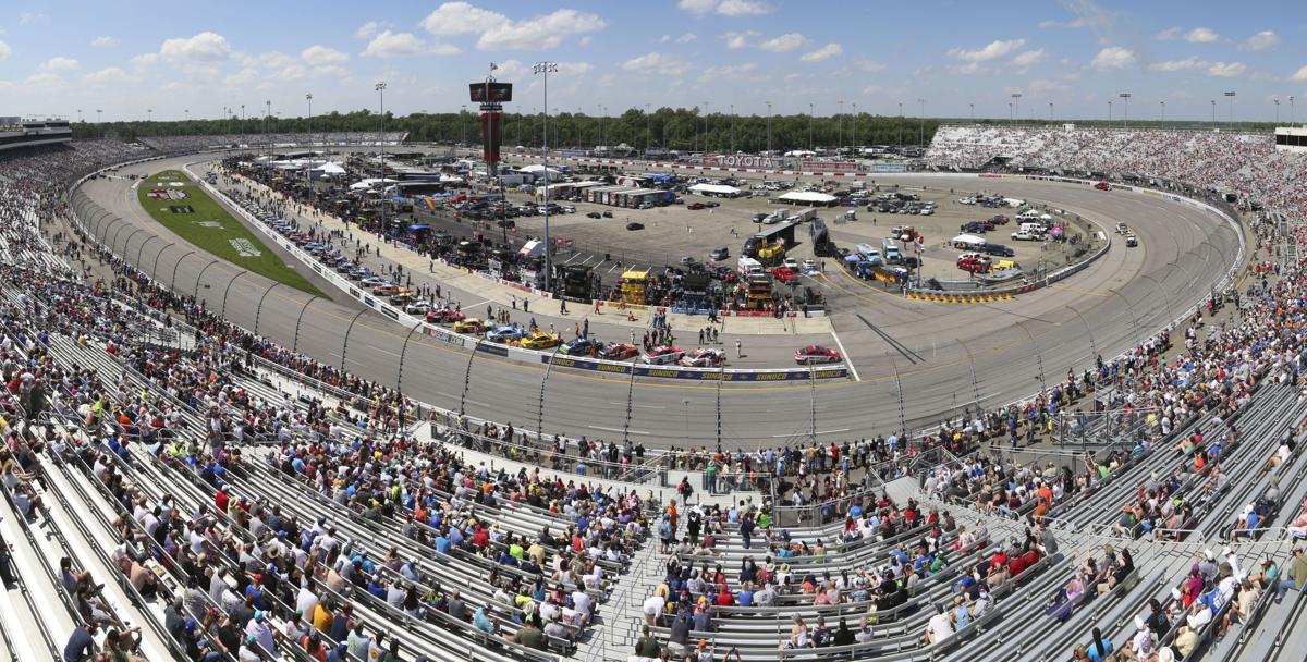 More than 80 images from the NASCAR race in Richmond | Photos ...