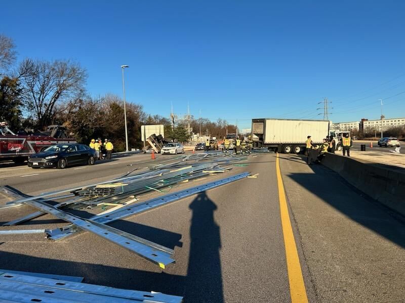 Truck crash spills aluminum, steel beams on I-95 in Richmond
