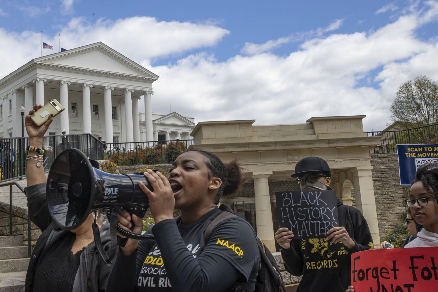 VCU students protest Youngkin's review of DEI course