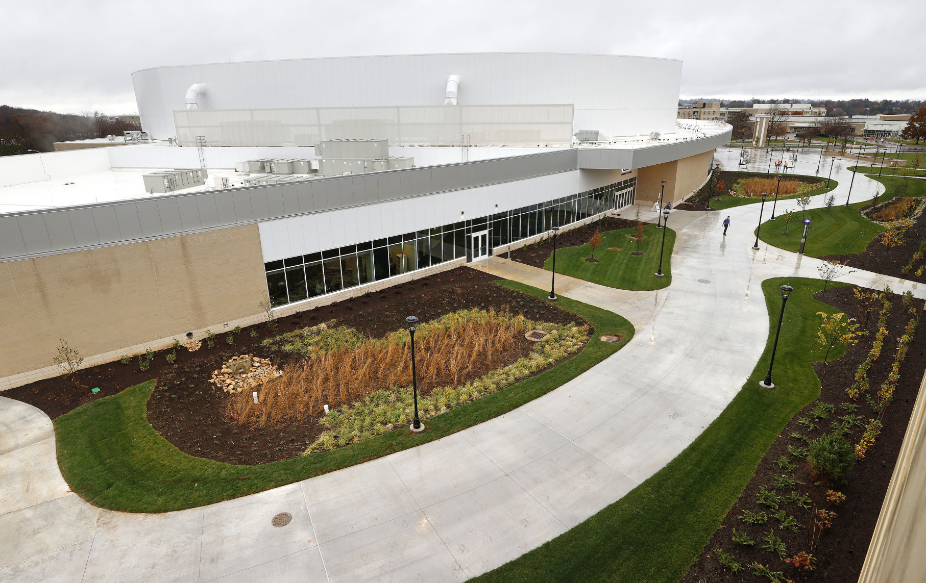 JMU sticks with Barnett at QB throughout win at Liberty