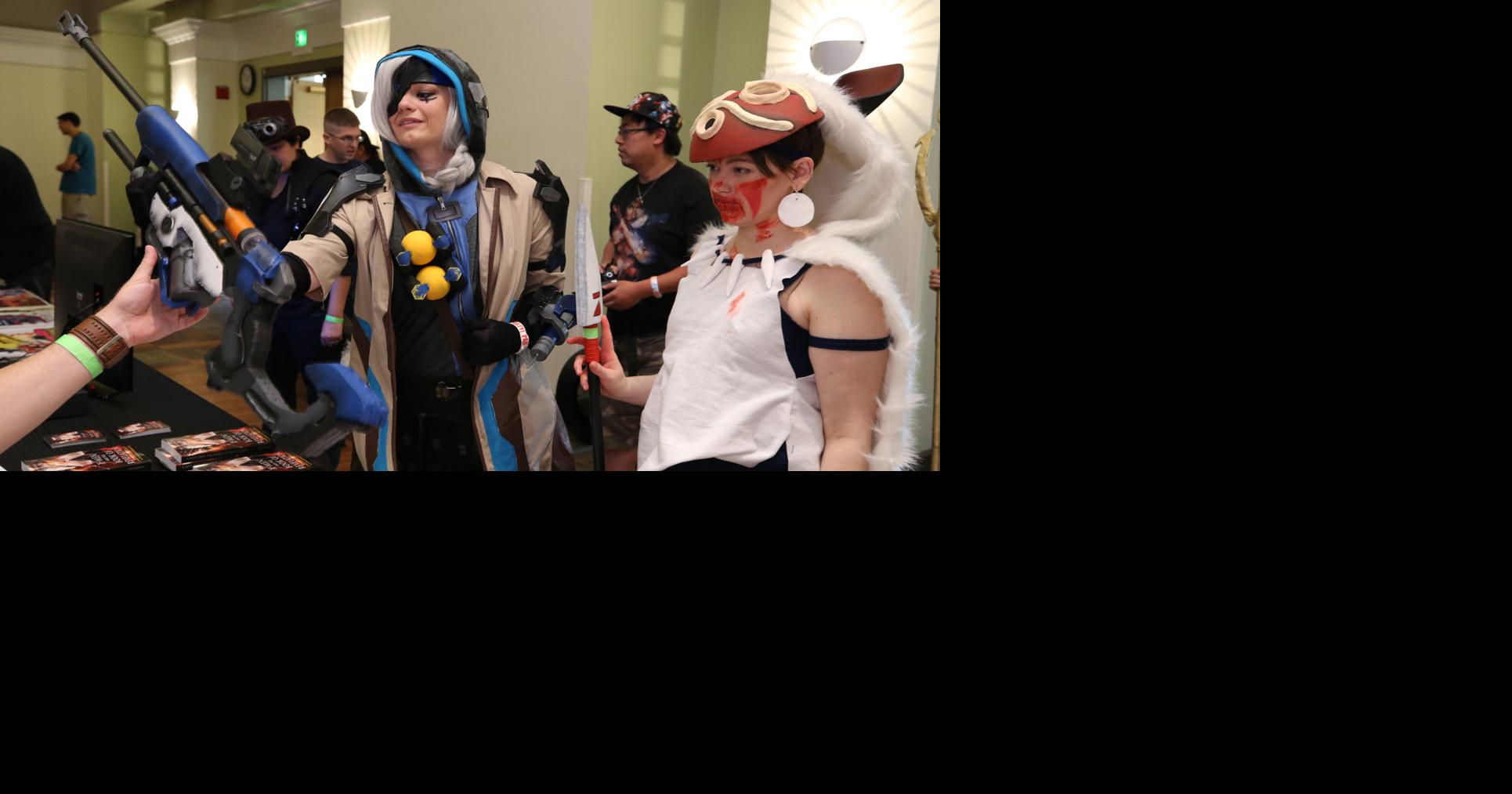Photos: Virginia Comicon Characters on Display