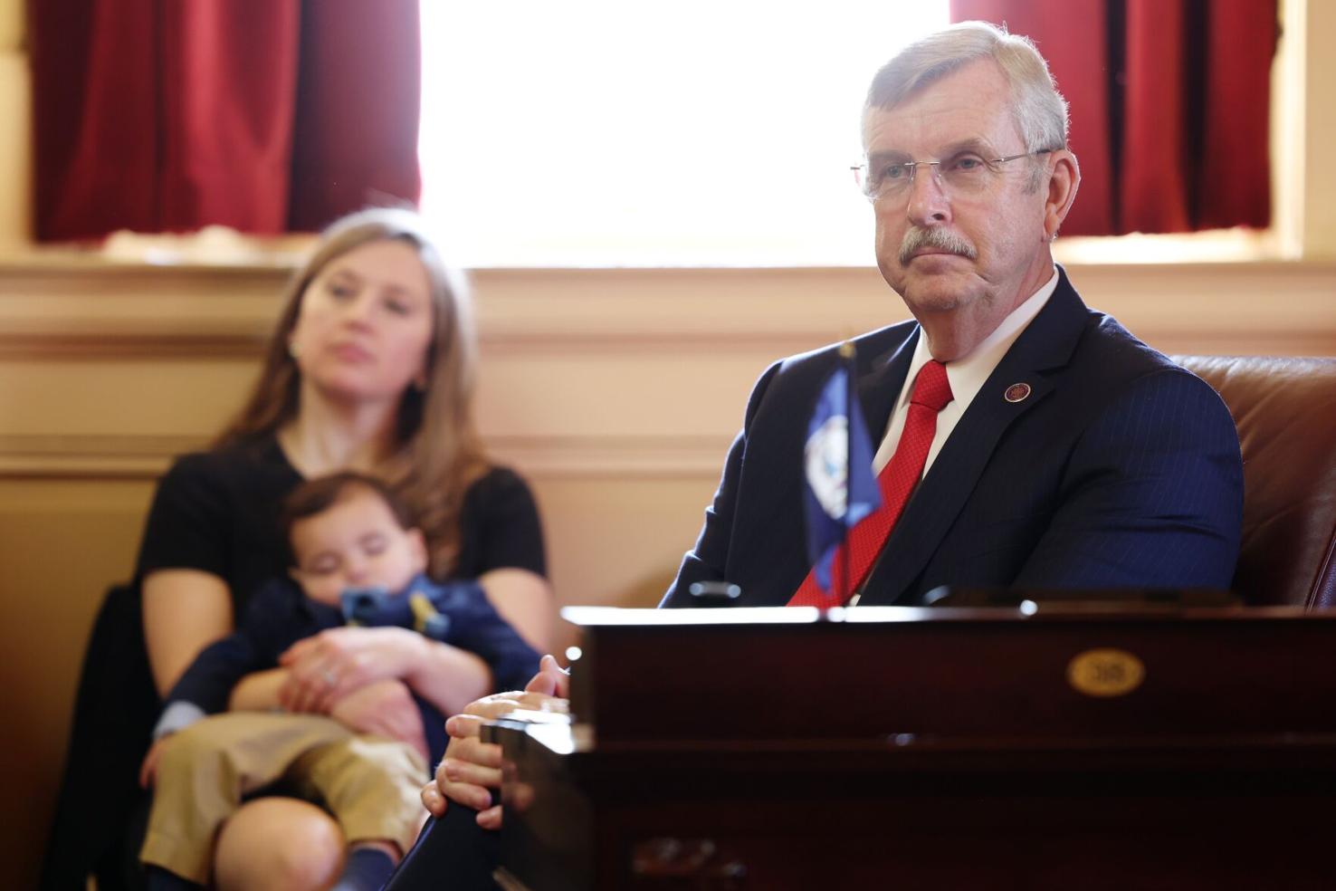 Virginia budget deal ups pay 3% for teachers, state workers