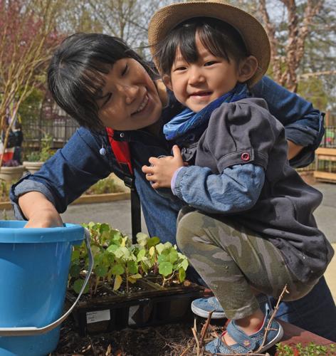 7 easy ways to explore nature with kids