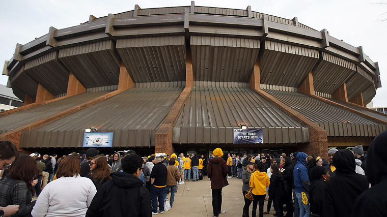 Visitors say Richmond Coliseum needs to be replaced