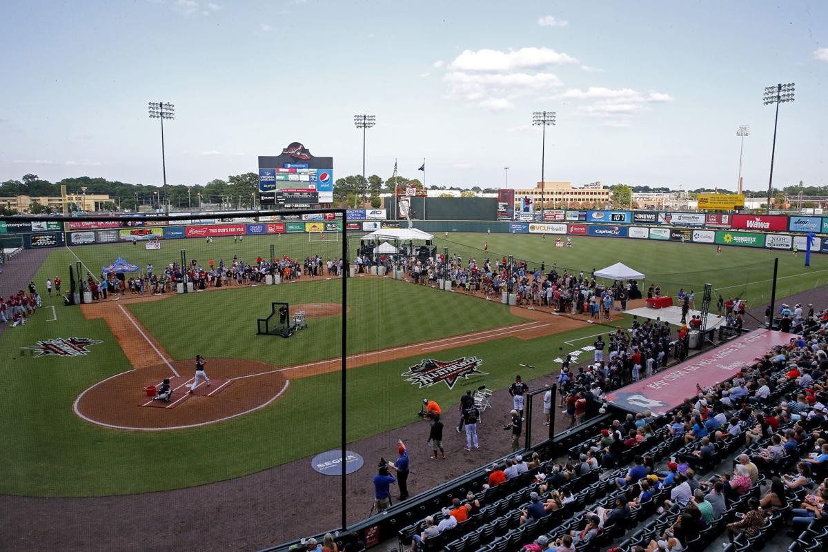 PHOTOS: Celebrity Home-Run Derby