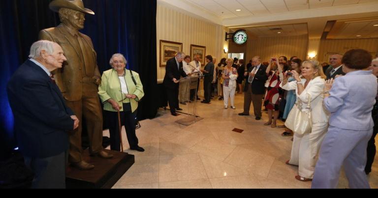 Jimmy Dean commemorated in bronze and music