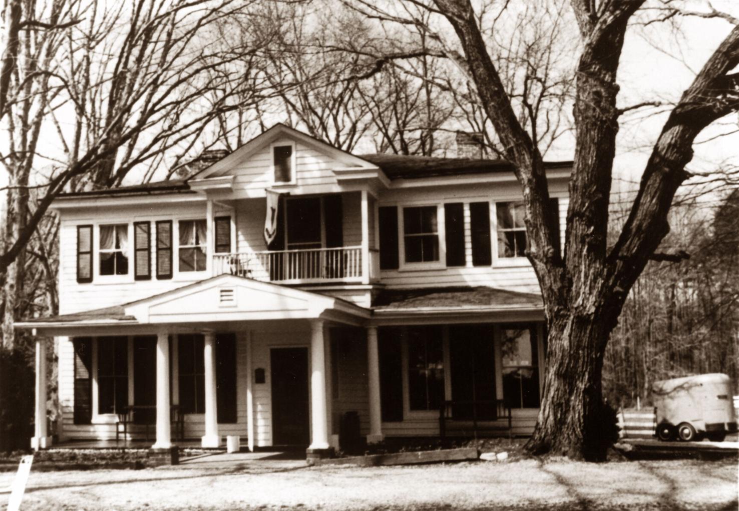 Lola's Farmhouse Bistro under new ownership