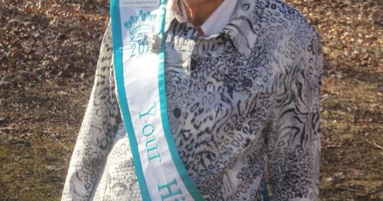 Adams, 83, semifinalist in beauty pageant