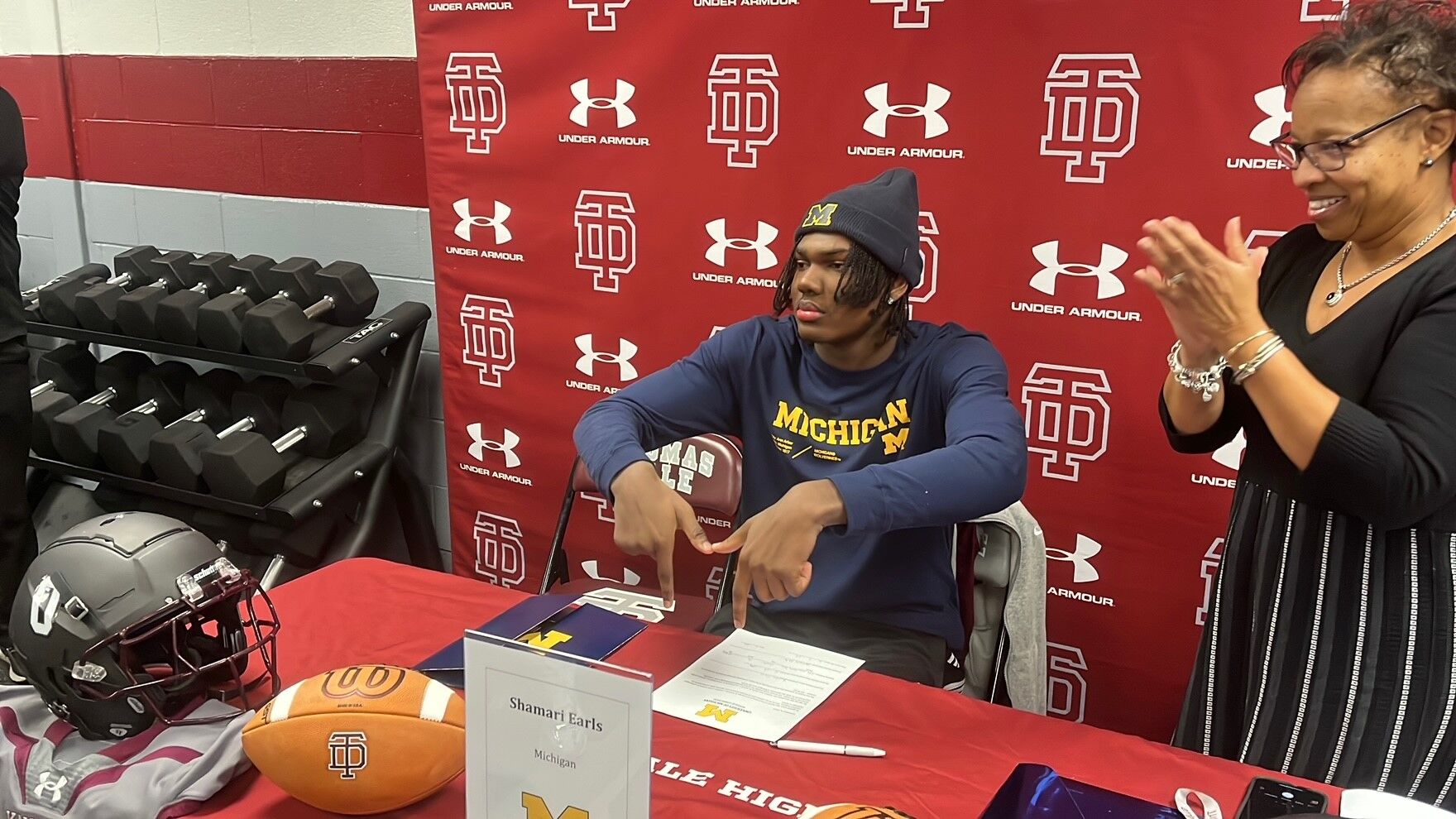Thomas Dale football's Shamari Earls signs with Michigan