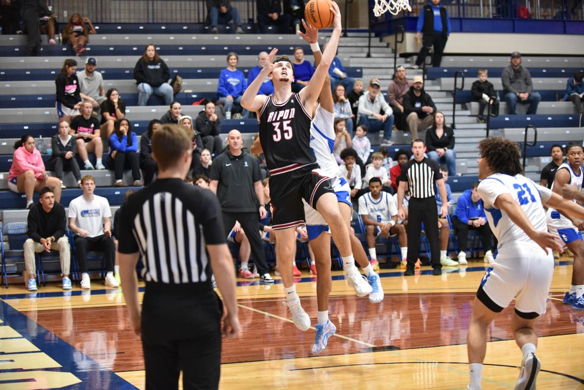 Red Hawks' late rally falls short against Blueboys | Sports ...