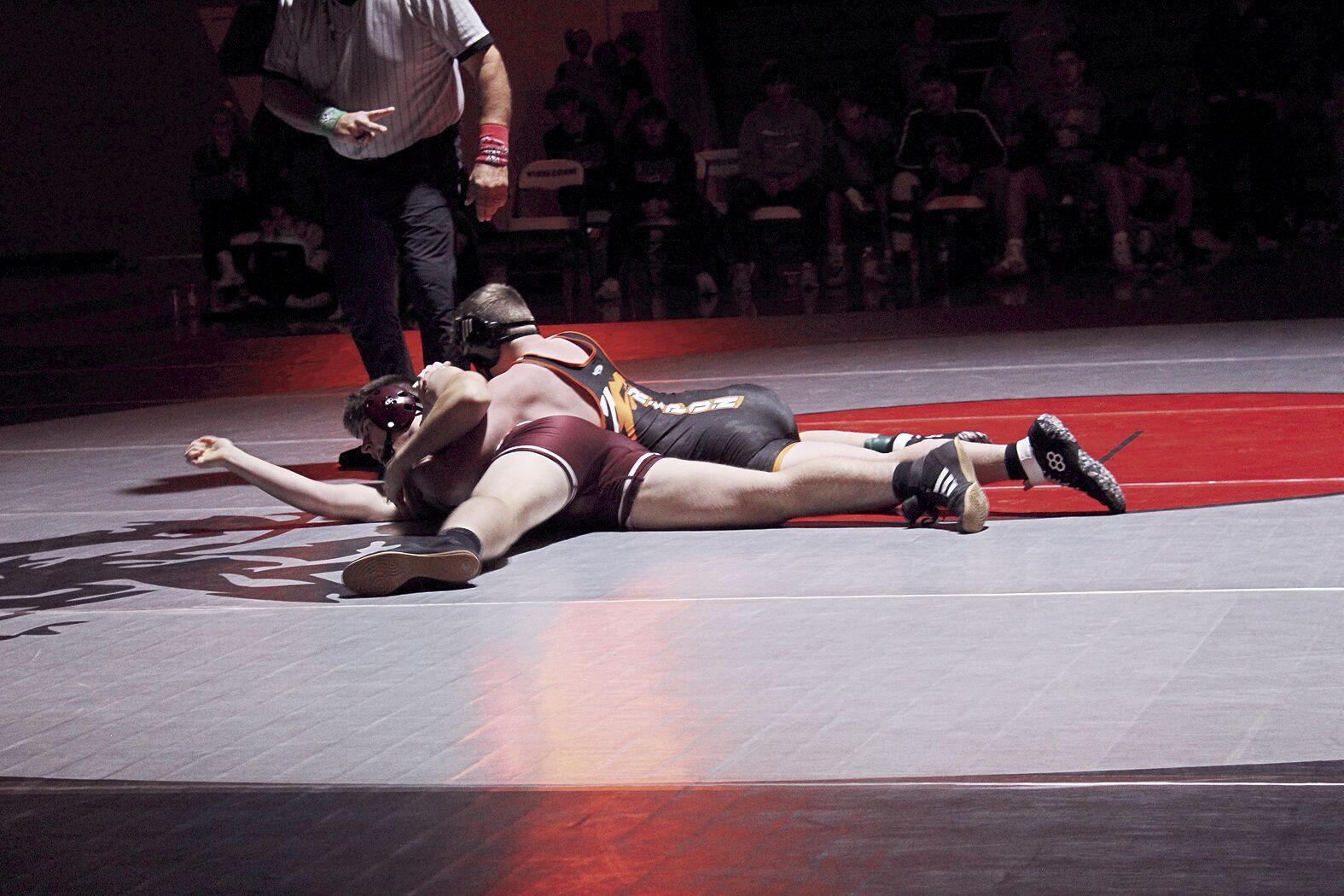 Ripon Tiger wrestling team hangs with Winneconne in contested matches ...