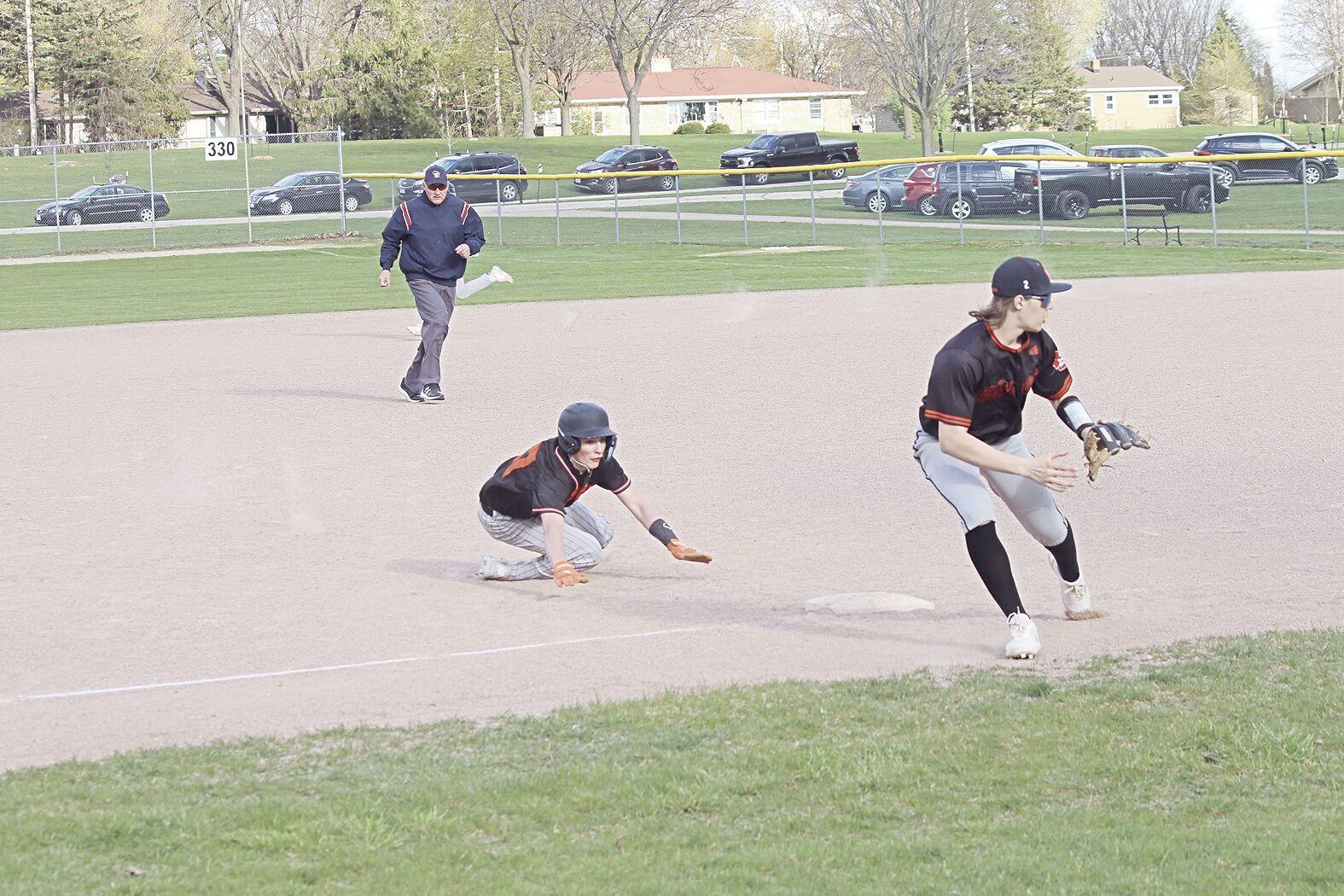 Ripon Tiger baseball team drops doubleheader to state-ranked Manitowoc ...