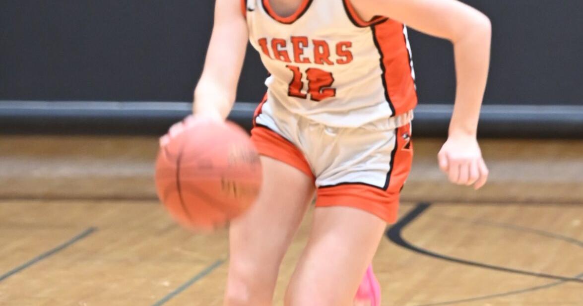 RHS girls' basketball vs. Wisconsin Dells — Dec. 11, 2025 (Miya Grunert ...