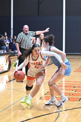 RHS girls' basketball vs. Wisconsin Dells — Dec. 11, 2025 (Miya Grunert ...