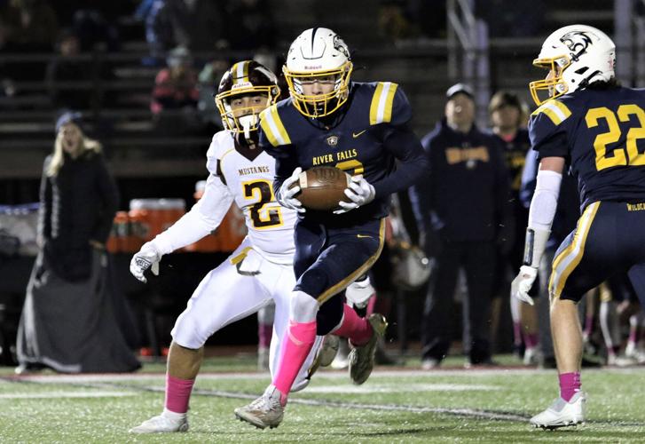 River Falls football vs. Menomonie (12 photos) | | riverfallsjournal.com