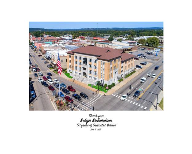 Pope County Judge addresses courthouse Christmas light concerns | Life ...