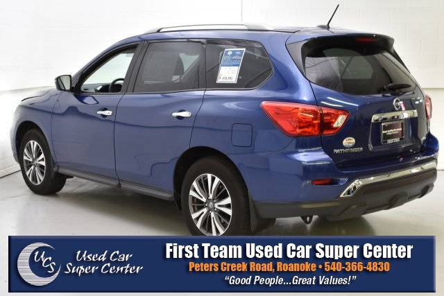2017 Caspian Blue Nissan Pathfinder