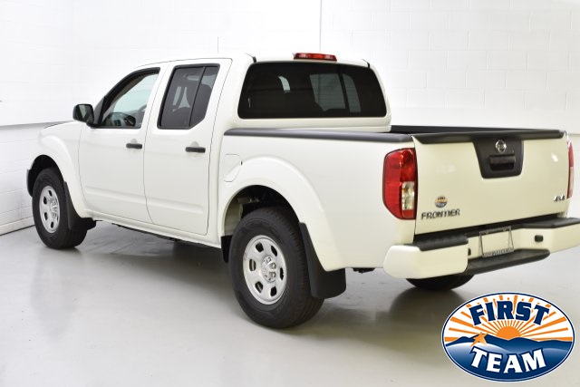 2019 Glacier White Nissan Frontier