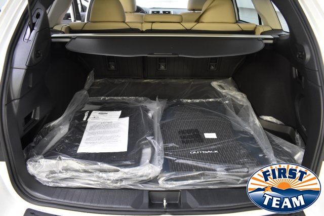 2019 Crystal White Pearl Subaru Outback