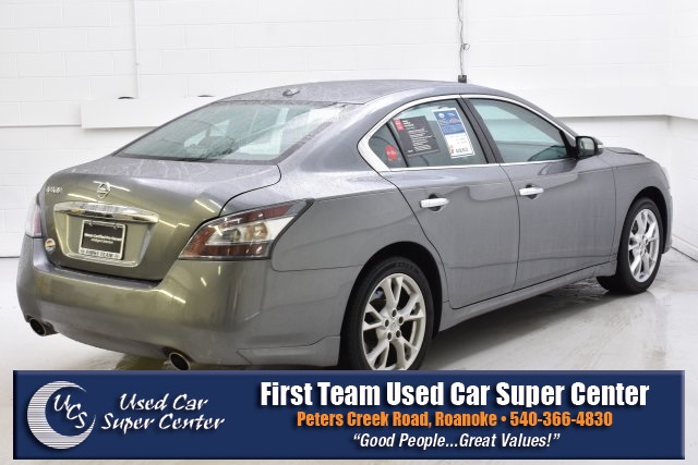 2014 Gun Metallic Nissan Maxima