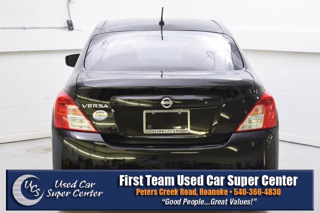 2016 Super Black Nissan Versa
