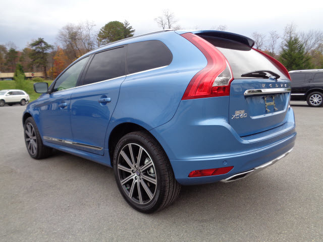 2015 Power blue Volvo XC60