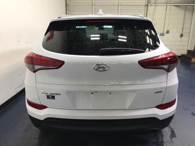 2018 Dazzling White Hyundai Tucson