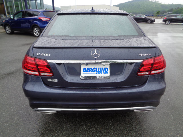 2016 Indigo blue Mercedes-Benz E-Class