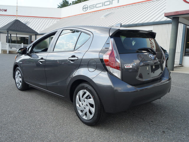 2015 01g3/magnetic Toyota Prius c