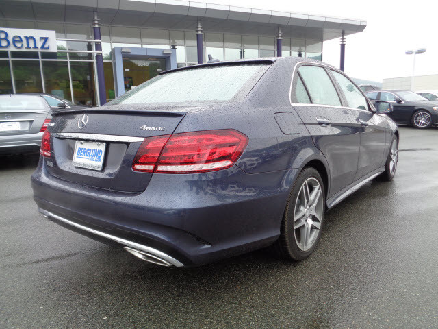 2016 Indigo blue Mercedes-Benz E-Class