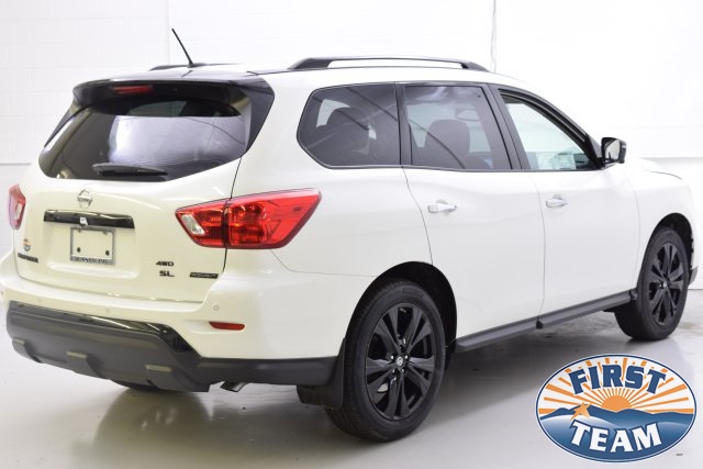 2018 Pearl White Nissan Pathfinder