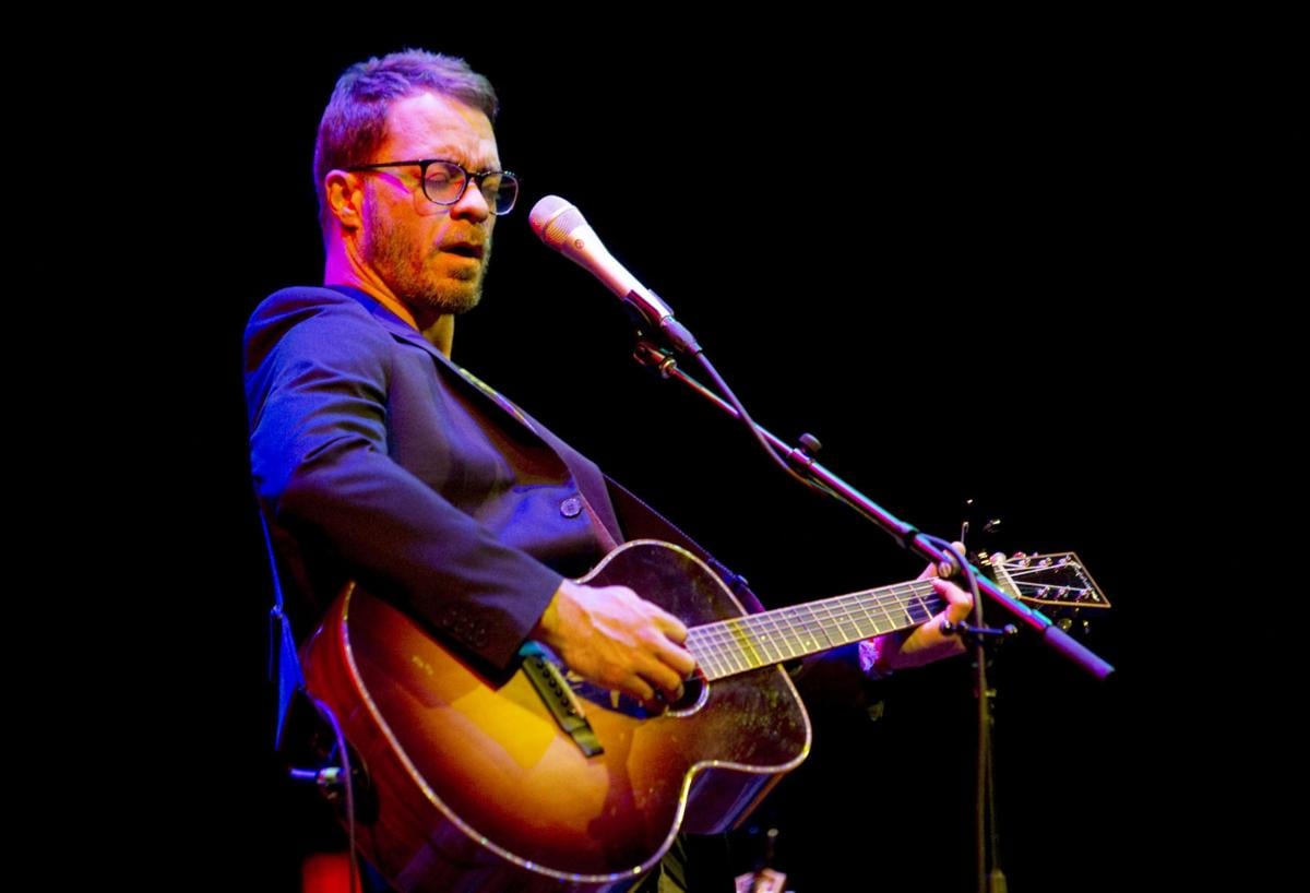 Concert review - Amos Lee works the musical balance between bummer and ...