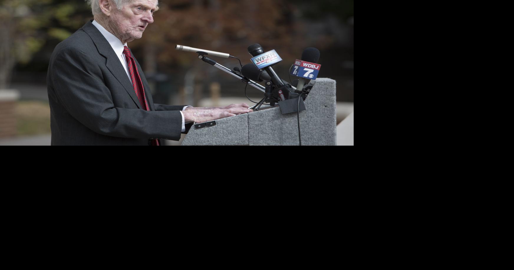 Downtown plaza dedicated for Linwood Holton, history-making former ...