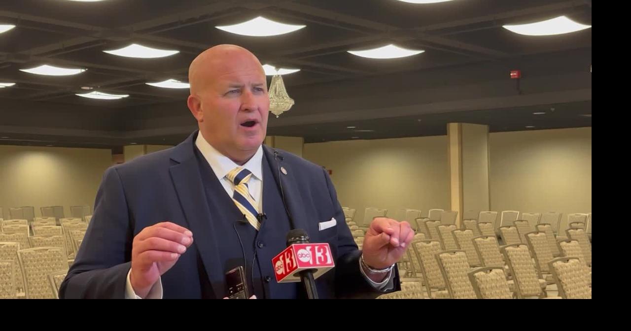 Roanoke police chief finalist Scott Booth meets with community