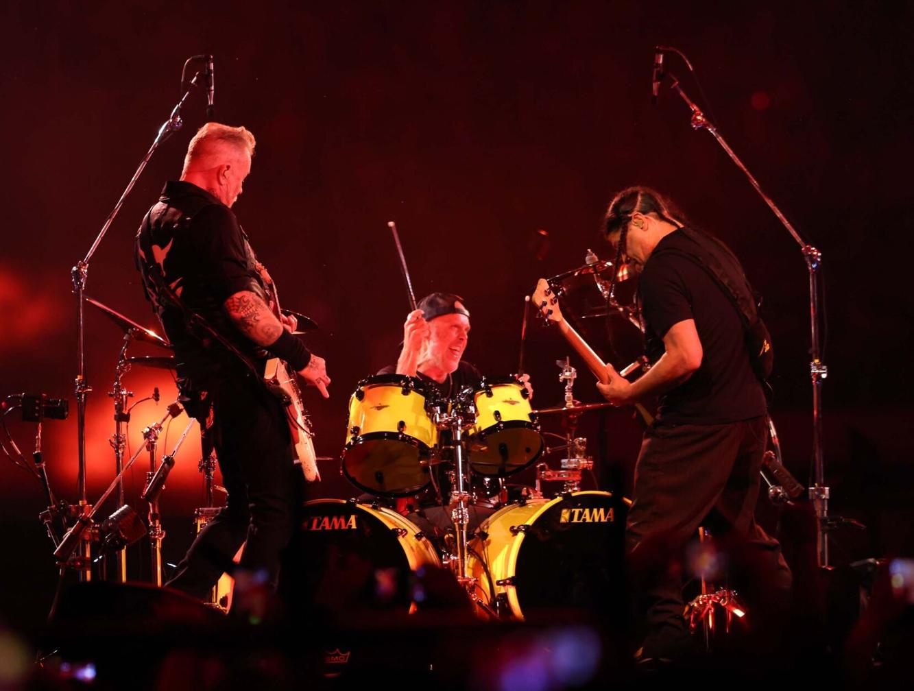 "Enter Sandman" caps Metallica concert at Lane Stadium
