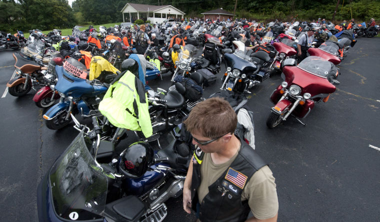 American Legion motorcycle convoy rolls through Salem despite rain