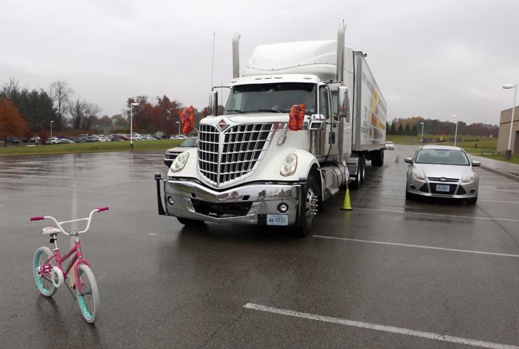 VTTI experts to students: 'Be smart around trucks'