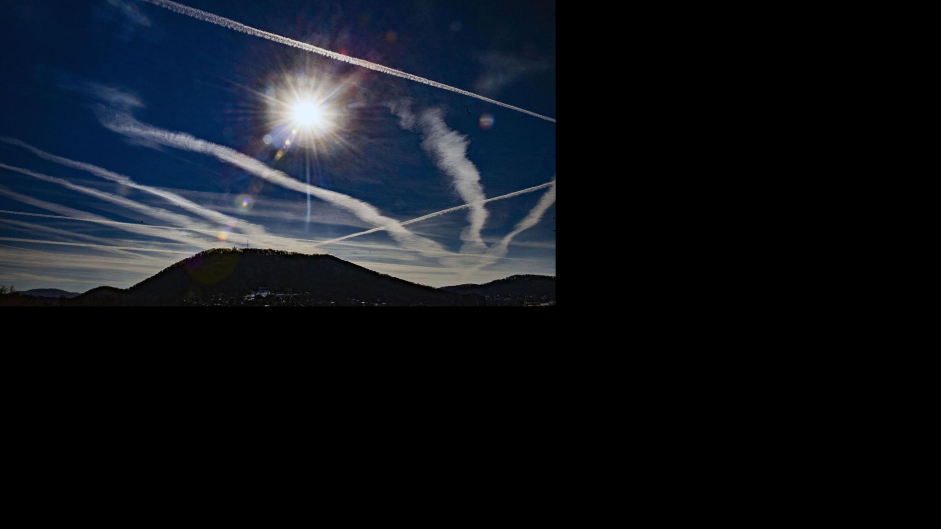 Photos: Jets flying in cold temperatures at high altitude create a ...