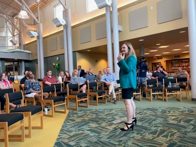 VDOE draft guidance pitches tighter school cellphone policies