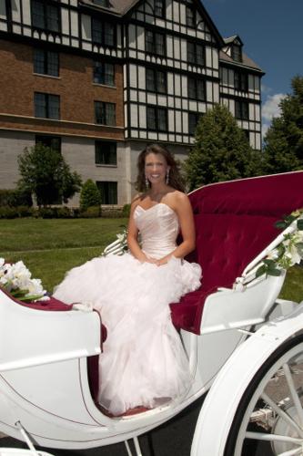 Roanoke's Royalty arrives at Hotel Roanoke for Miss Virginia competion