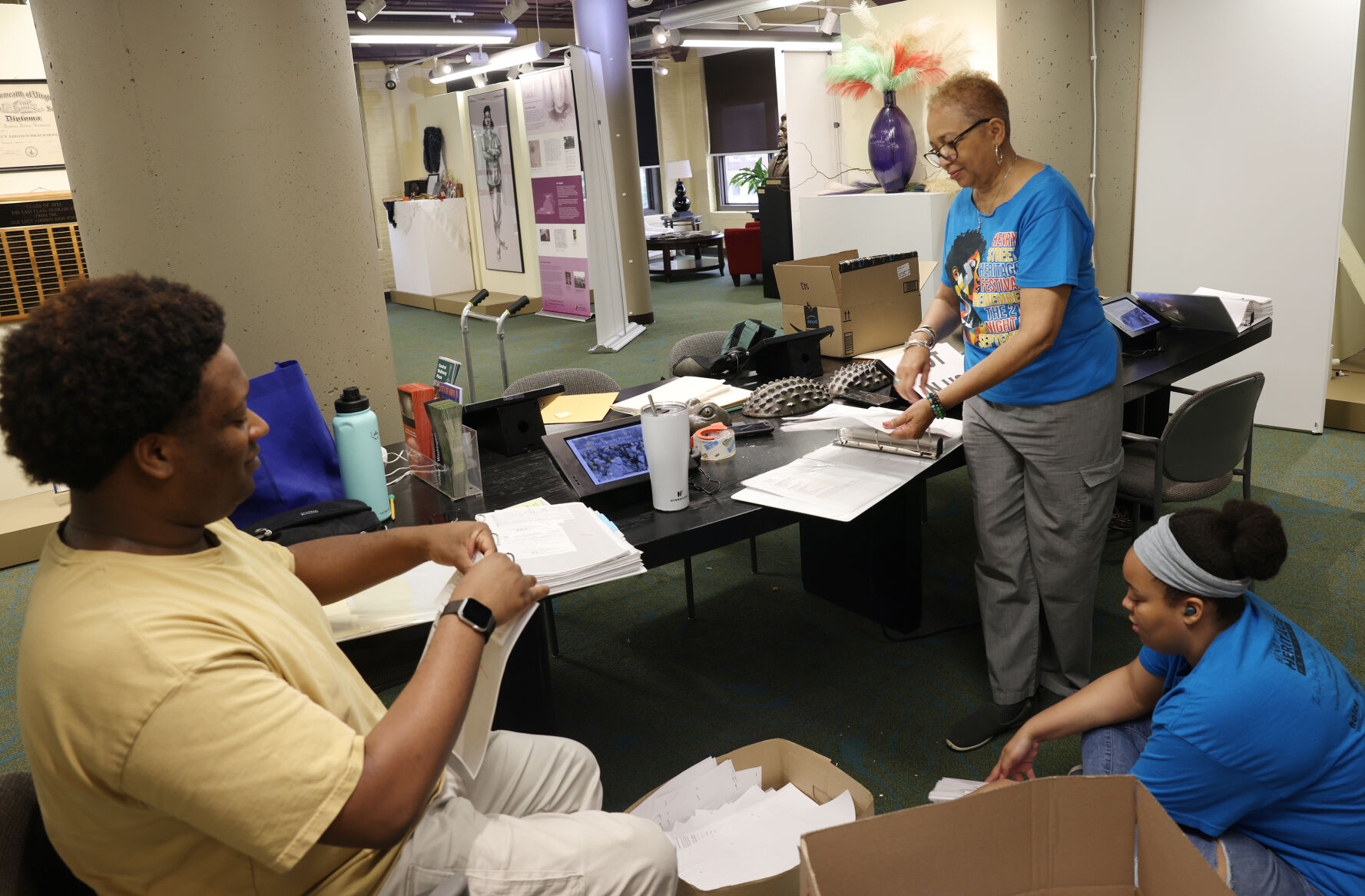 Harrison Museum packing artifacts for Melrose Plaza move