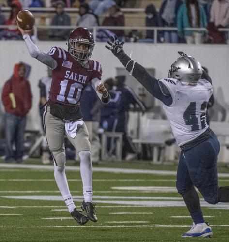 Don't call this a rebuilding year for Salem football