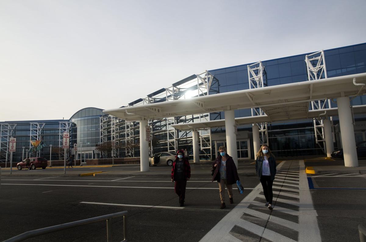 Airline activates Indiana-Roanoke passenger service for Notre Dame ...