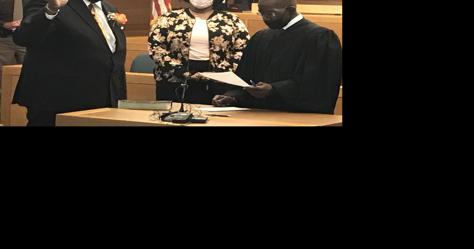 Roanoke Mayor Sherman Lea sworn in for second term