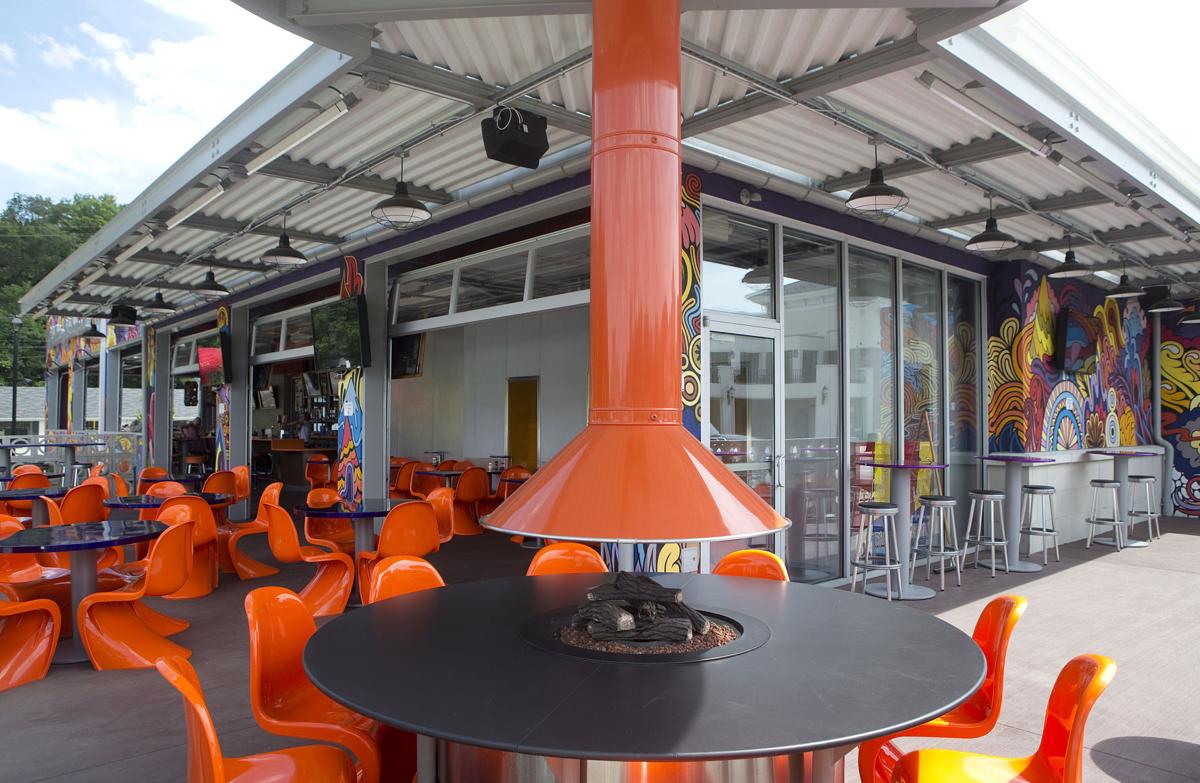 Restaurant review: Mellow Mushroom adds playful spin to flavorful pizzas